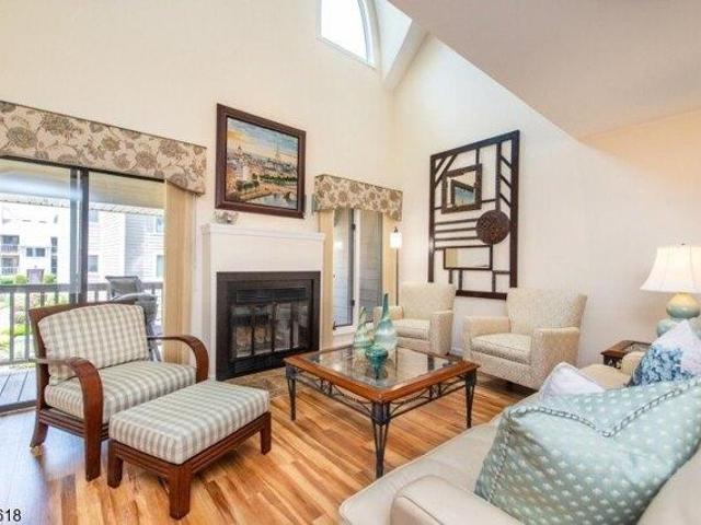 condo with 2 bedroom, East Rutherford NJ ES104193171