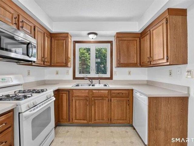 condo with 2 bedroom, East Windsor CT ES104299279