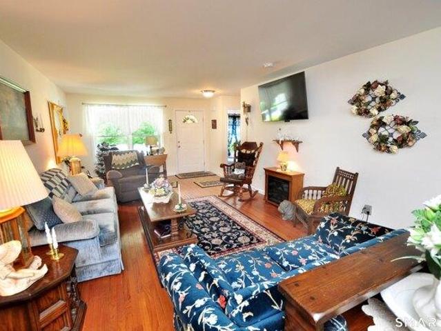 condo with 2 bedroom, East Windsor CT ES105173265