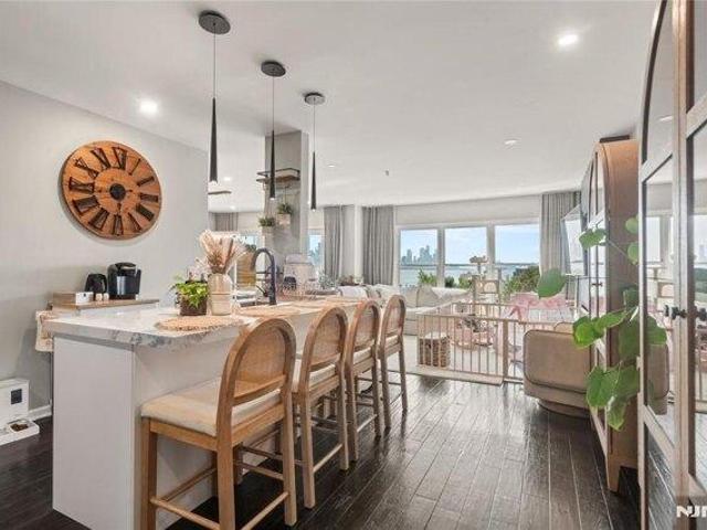 condo with 2 bedroom, Edgewater NJ DLS102475561