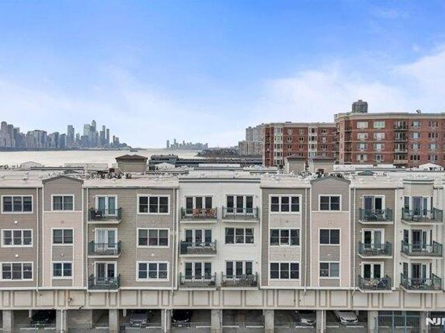 condo with 2 bedroom, Edgewater NJ DLS102583512