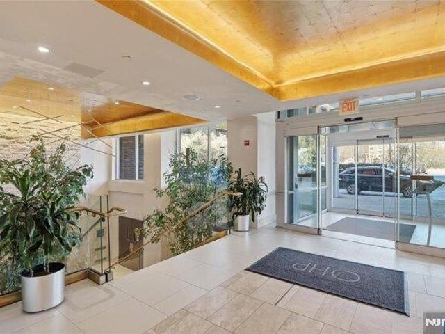 condo with 2 bedroom, Edgewater NJ DS102477375