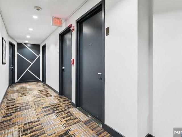 condo with 2 bedroom, Edgewater NJ DS102479164
