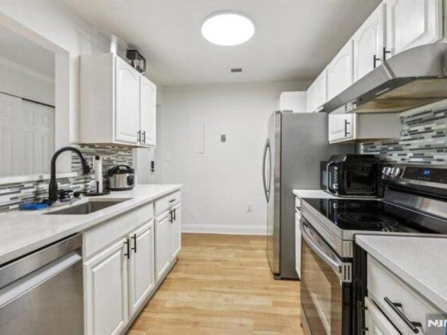condo with 2 bedroom, Edgewater NJ DS102479334