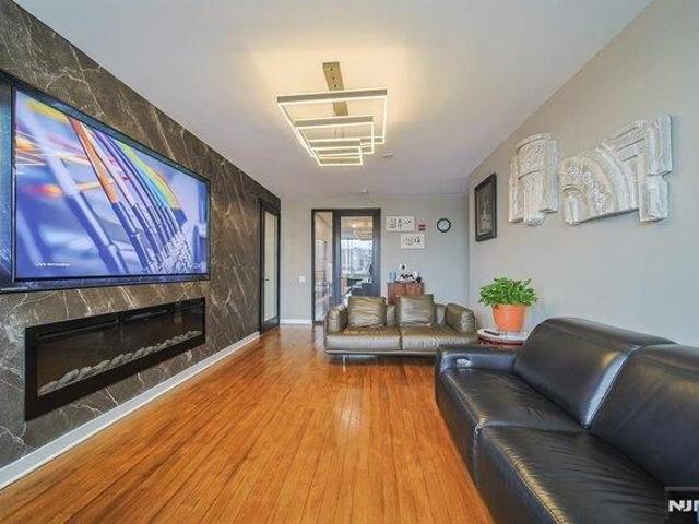 condo with 2 bedroom, Edgewater NJ DS102026137
