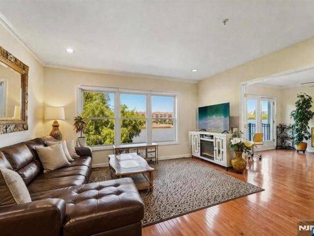 condo with 2 bedroom, Edgewater NJ DS102028891