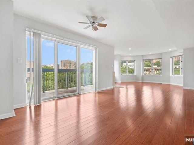 condo with 2 bedroom, Edgewater NJ DS104187921