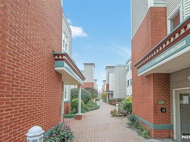 condo with 2 bedroom, Edgewater NJ ES103437911