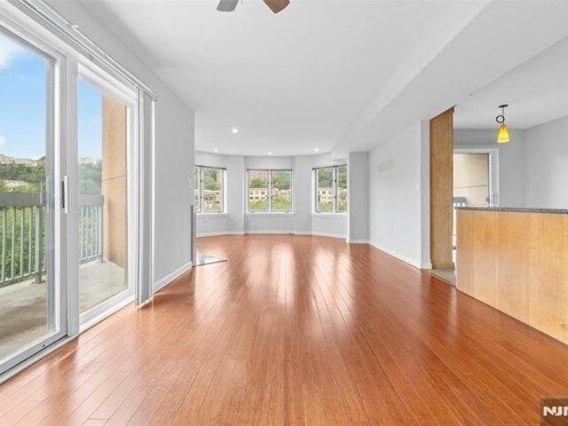 condo with 2 bedroom, Edgewater NJ ES103437073