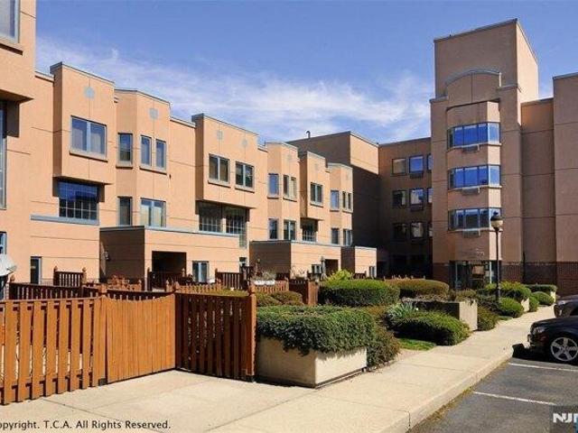 condo with 2 bedroom, Edgewater NJ ES103599972