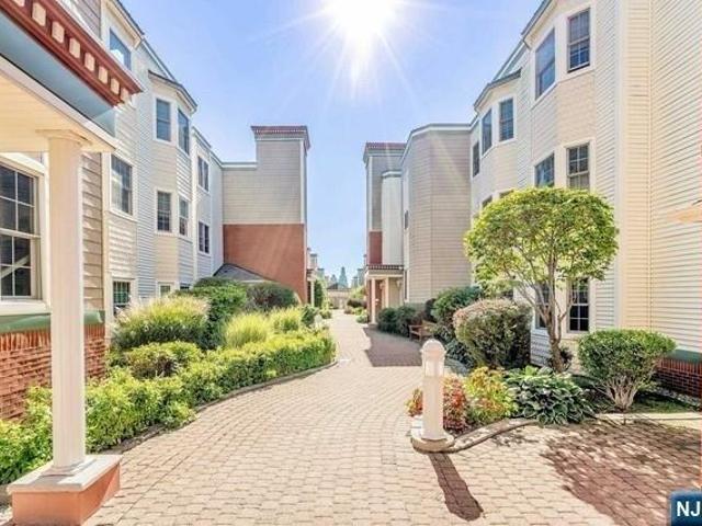 condo with 2 bedroom, Edgewater NJ ES103186579