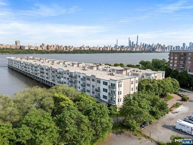condo with 2 bedroom, Edgewater NJ ES103186076