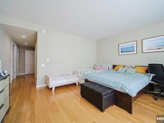 condo with 2 bedroom, Edgewater NJ ES103187233