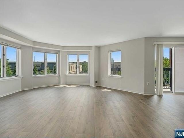 condo with 2 bedroom, Edgewater NJ ES103188116