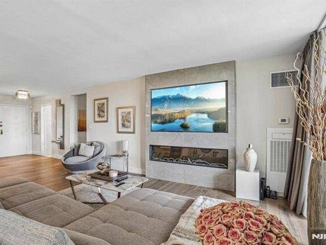 condo with 2 bedroom, Edgewater NJ ES104440590