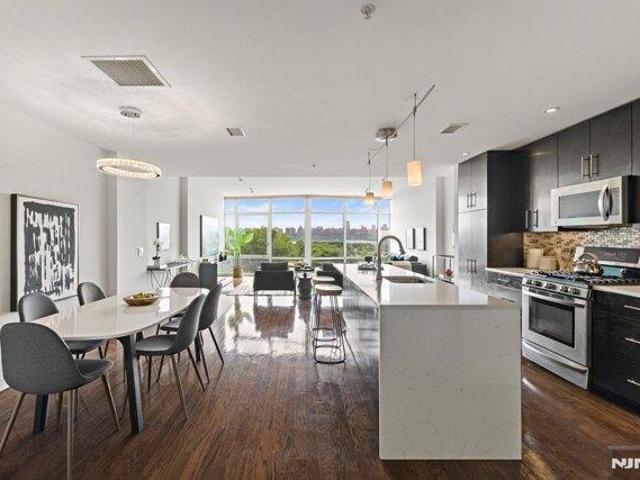 condo with 2 bedroom, Edgewater NJ ES104568078