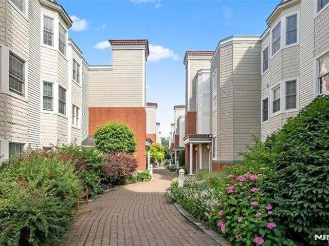 condo with 2 bedroom, Edgewater NJ ES104603973