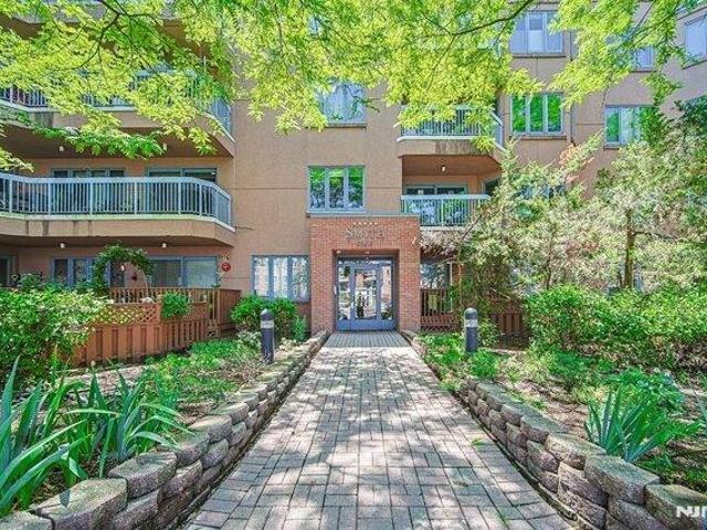 condo with 2 bedroom, Edgewater NJ ES104649615