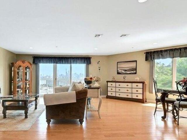 condo with 2 bedroom, Edgewater NJ ES104760743