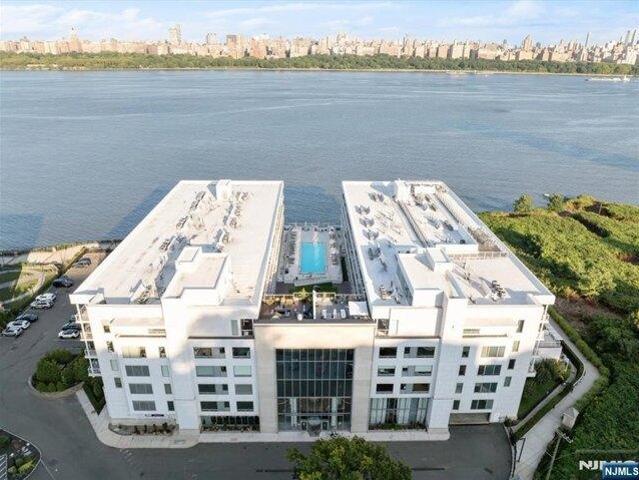 condo with 2 bedroom, Edgewater NJ ES104152936