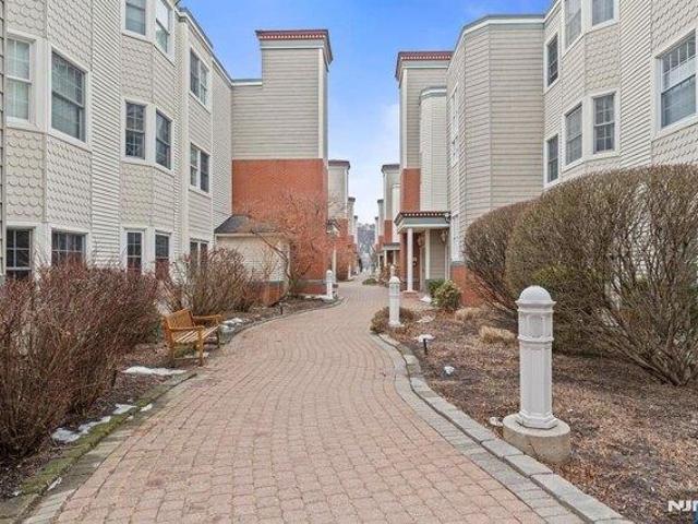 condo with 2 bedroom, Edgewater NJ ES104232390