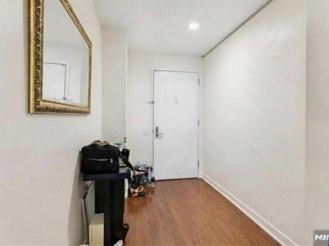 condo with 2 bedroom, Edgewater NJ ES104234460