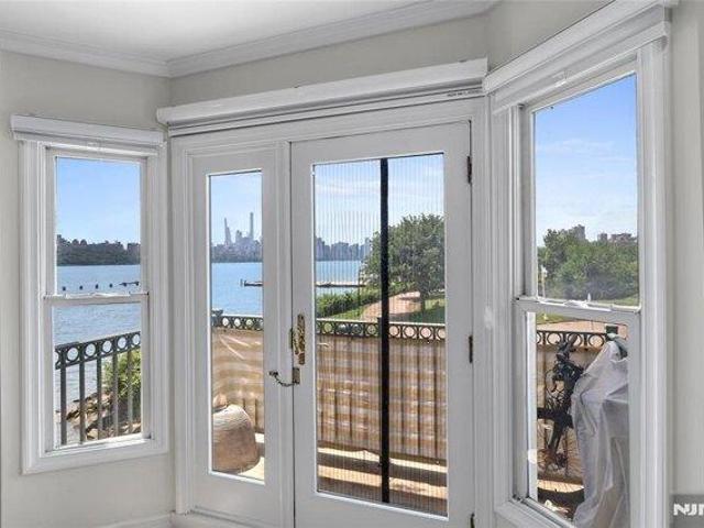 condo with 2 bedroom, Edgewater NJ ES104263733