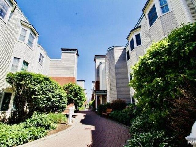 condo with 2 bedroom, Edgewater NJ ES105140247