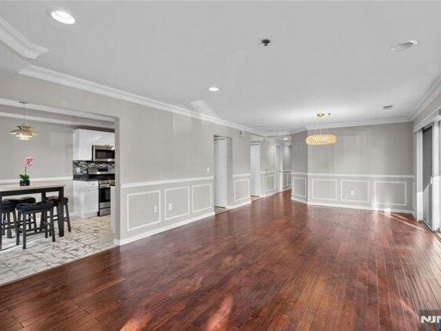 condo with 2 bedroom, Edgewater NJ ES105142200