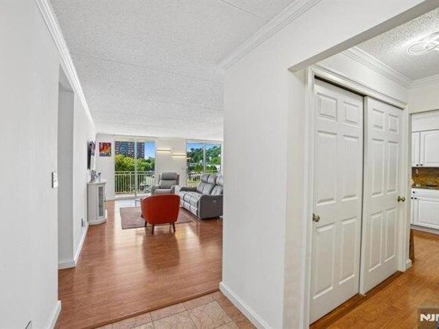 condo with 2 bedroom, Edgewater NJ ES105158715