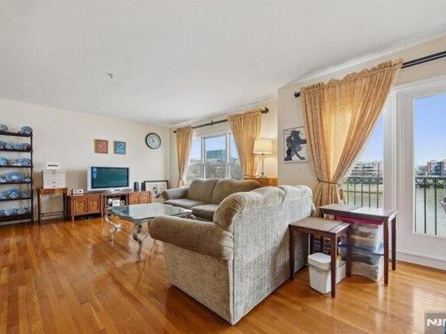 condo with 2 bedroom, Edgewater NJ ES105174441
