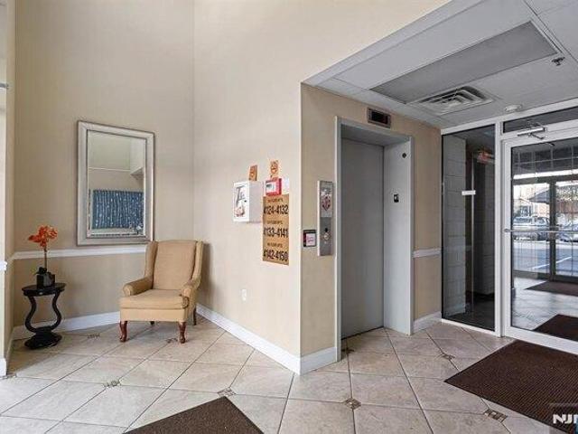 condo with 2 bedroom, Elmwood Park NJ DS102213165