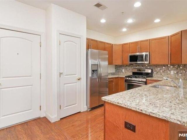 condo with 2 bedroom, Englewood NJ ES105287412