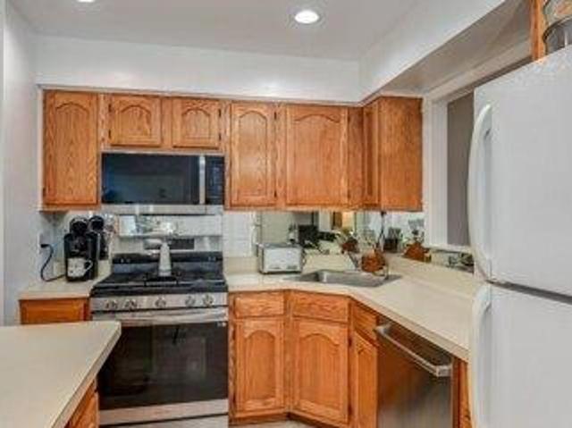 condo with 2 bedroom, Englishtown NJ ES105143293