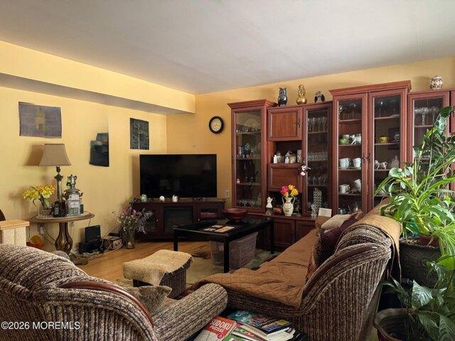 condo with 2 bedroom, Englishtown NJ ES105123718