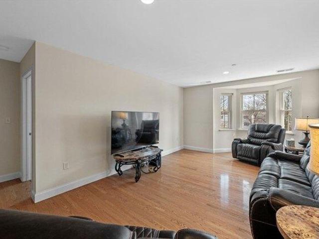 condo with 2 bedroom, Everett MA DS103220044
