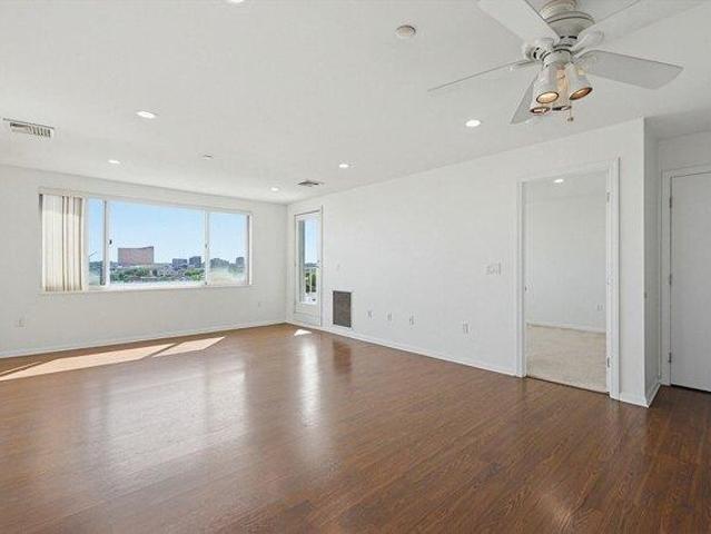 condo with 2 bedroom, Everett MA ES105117350