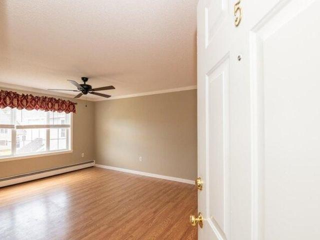 condo with 2 bedroom, Exeter NH DS102120592