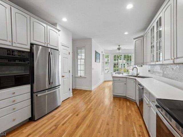 condo with 2 bedroom, Far Hills NJ ES105692886