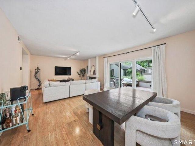 condo with 2 bedroom, Farmington CT ES105124127