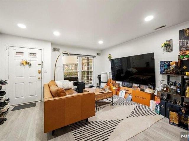 condo with 2 bedroom, Fort Lee NJ ES104149204