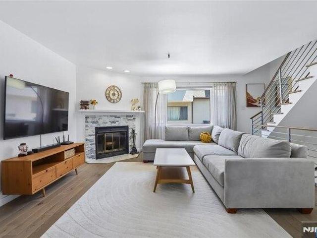 condo with 2 bedroom, Fort Lee NJ ES104233675