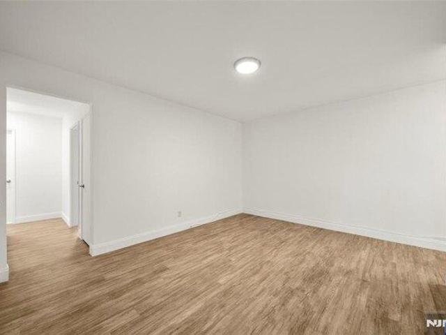 condo with 2 bedroom, Fort Lee NJ ES104849693