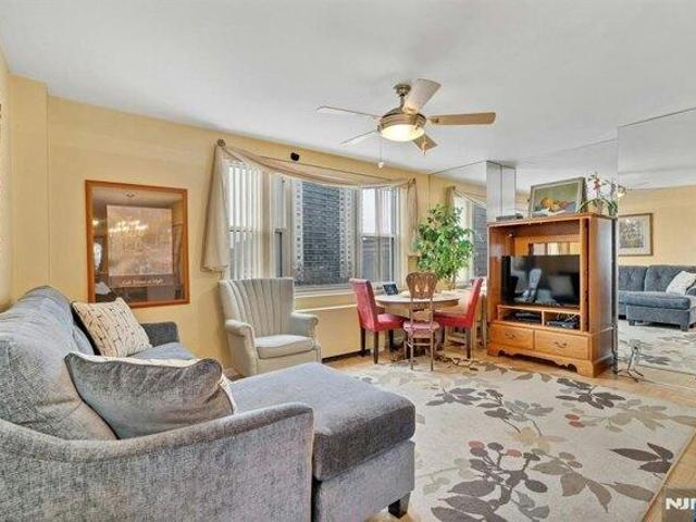 condo with 2 bedroom, Fort Lee NJ ES104869973