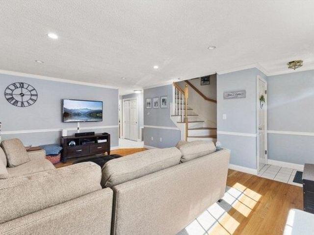 condo with 2 bedroom, Foxboro MA ES104540604
