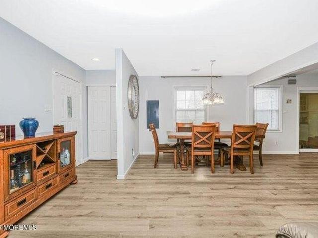 condo with 2 bedroom, Freehold NJ ES104604613