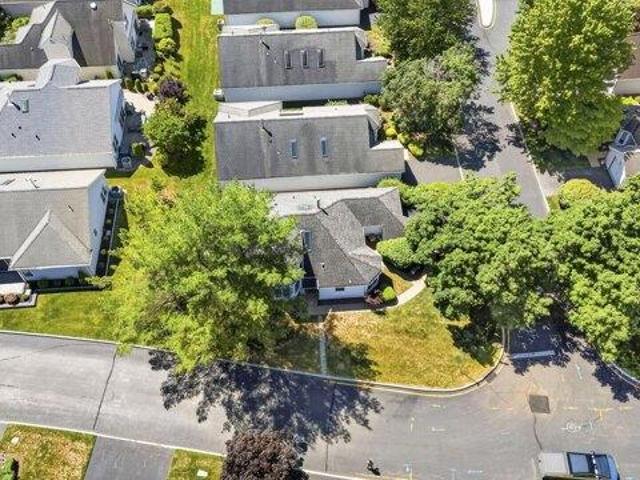 condo with 2 bedroom, Freehold NJ ES104834393