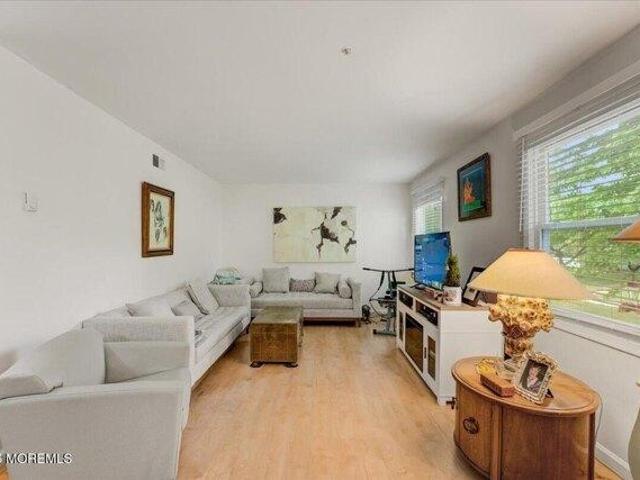 condo with 2 bedroom, Freehold NJ ES104919917