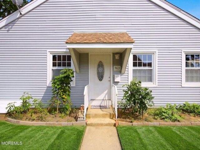 condo with 2 bedroom, Freehold NJ ES105174157