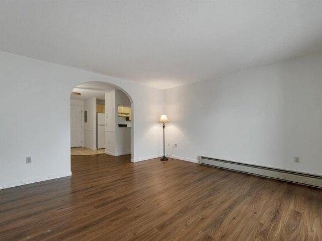 condo with 2 bedroom, Goffstown NH ES103036074